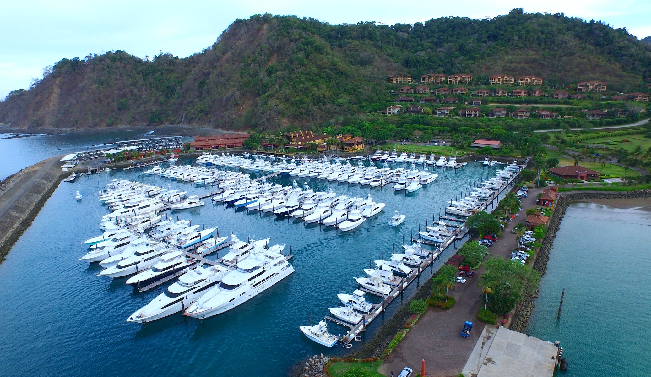Let's go deep sea fishing in Jaco Costa Rica. Los Suenos Marina.
